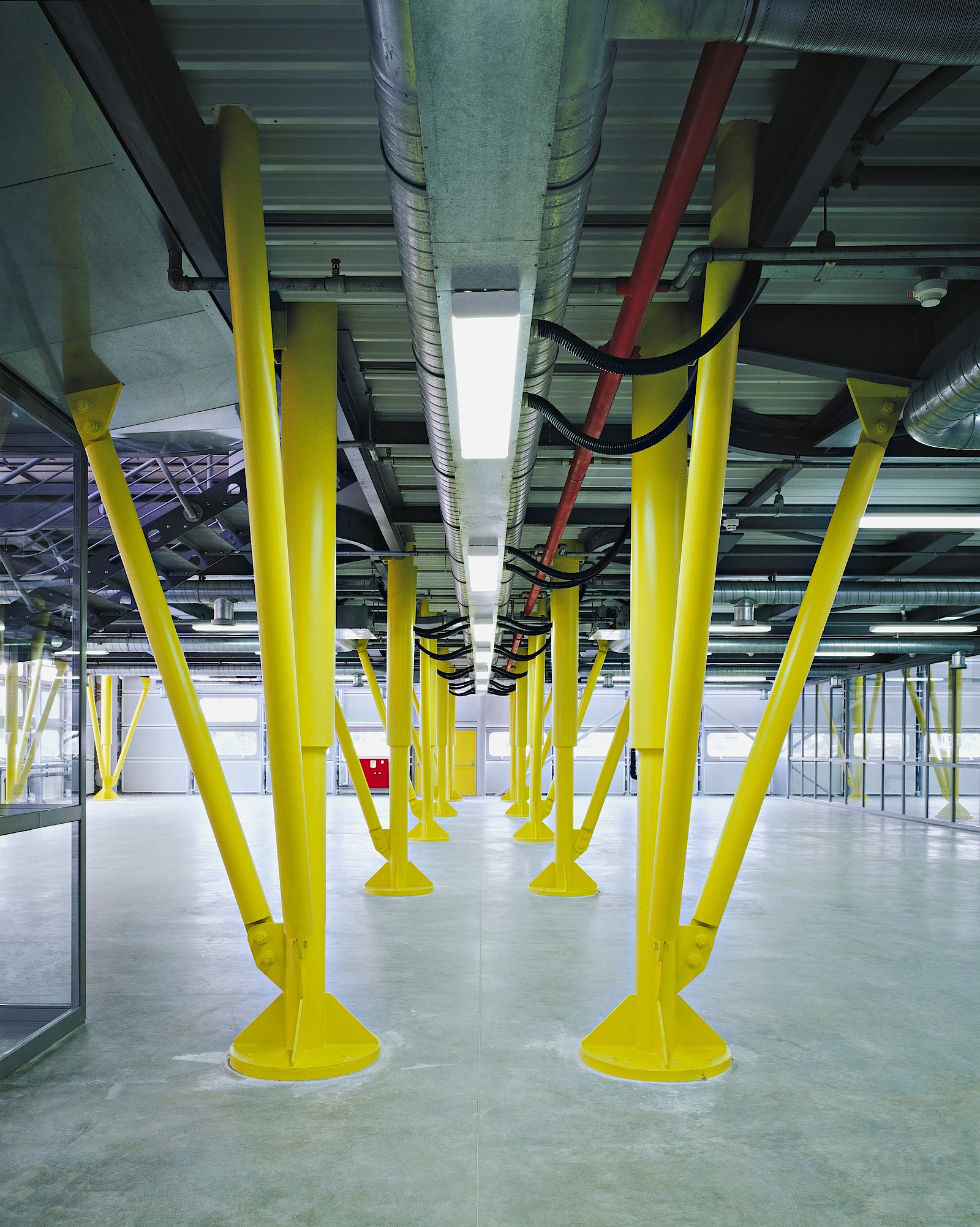 Igus Cologne - Nicholas Grimshaw | Jens Willebrand - Architectural ...